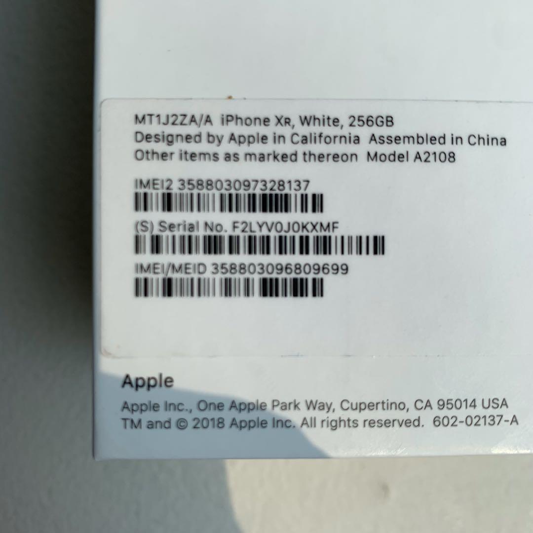 3 months old iPhone Xr 256 white Hong Kong model dual sim, Mobile ...