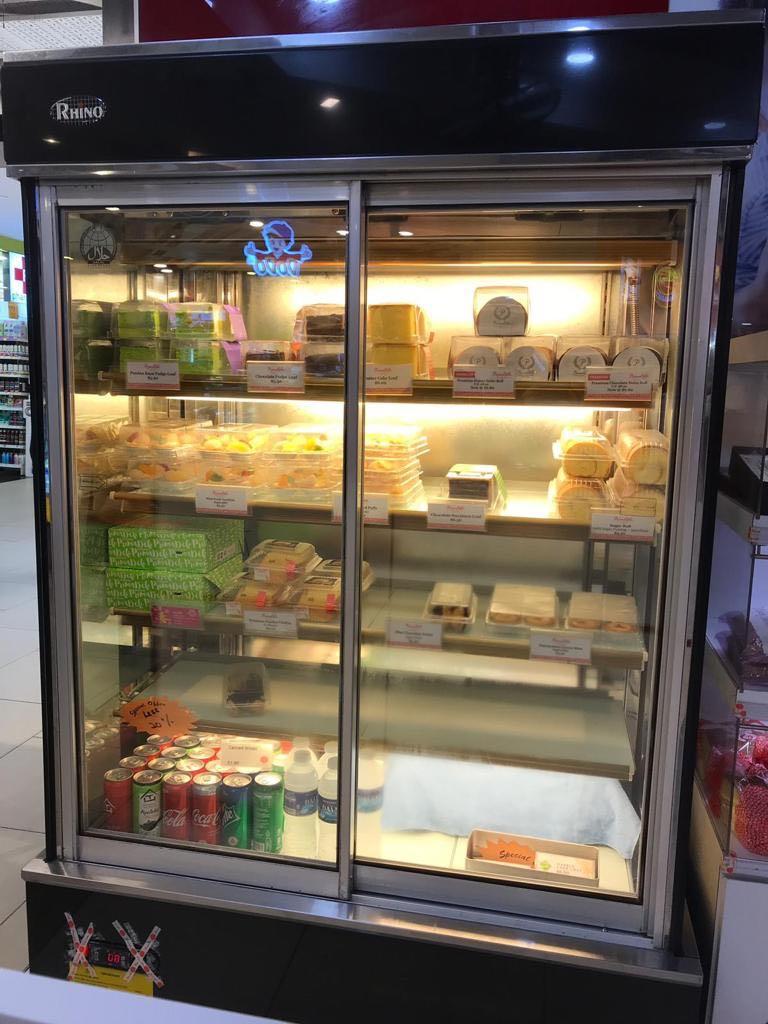 Cakes Display upright Chiller/6 feet cake shelf/ warmer, TV & Home ...