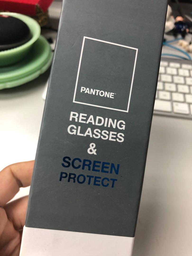 全新Pantone Reading glasses & Screen Protect, 名牌, 服裝 - Carousell