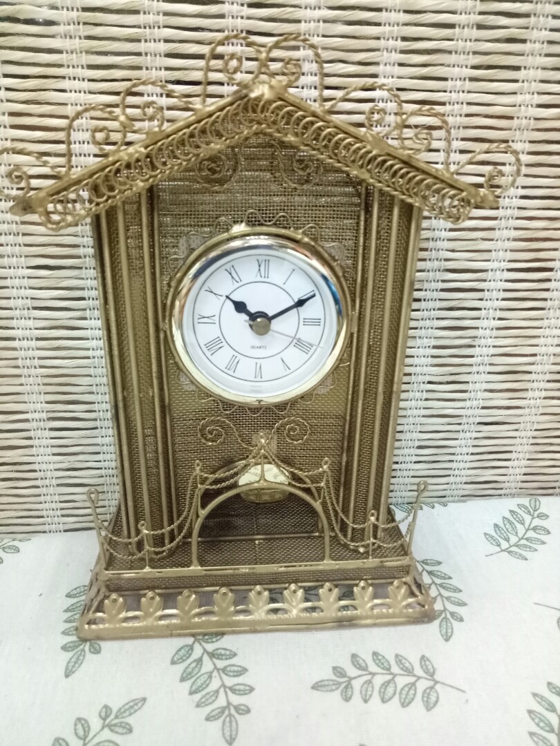 Wire clock, Furniture & Home Living, Home Decor, Clocks on Carousell