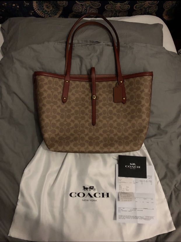 Coach Tote Bag in Signature Canvas, Women's Fashion, Bags & Wallets ...