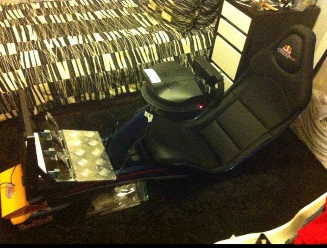 F1 Red Bull Simulator Complete set with Thrustmaster pedal and ...