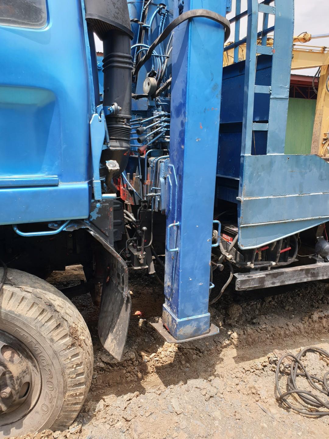 Isuzu Self Loading Cargo Truck 10 wheeler, Commercial & Industrial ...