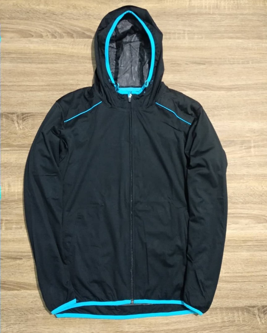 Uniqlo Block Softshell Hoodie jacket, Fesyen Pria, Pakaian , Baju ...