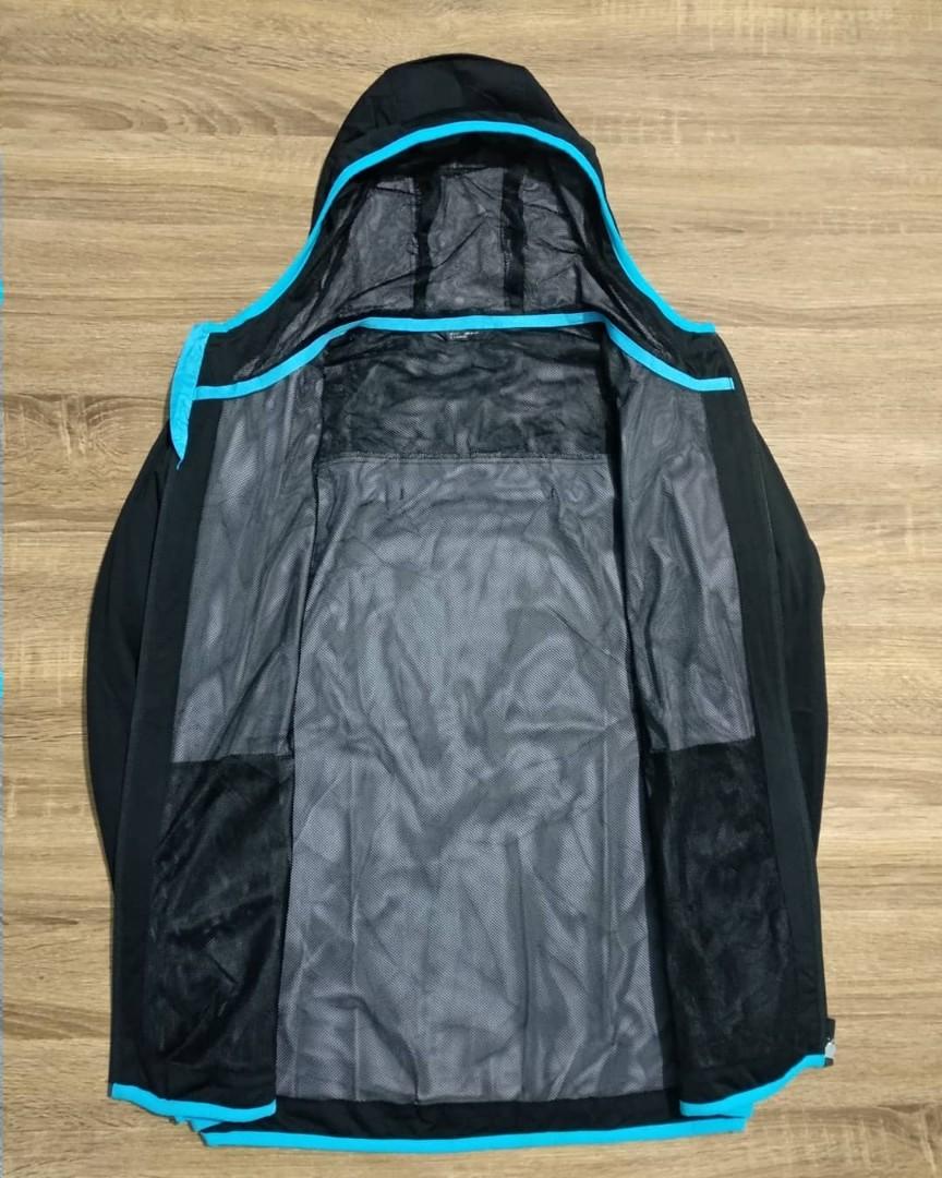 Uniqlo Block Softshell Hoodie jacket, Fesyen Pria, Pakaian , Baju ...