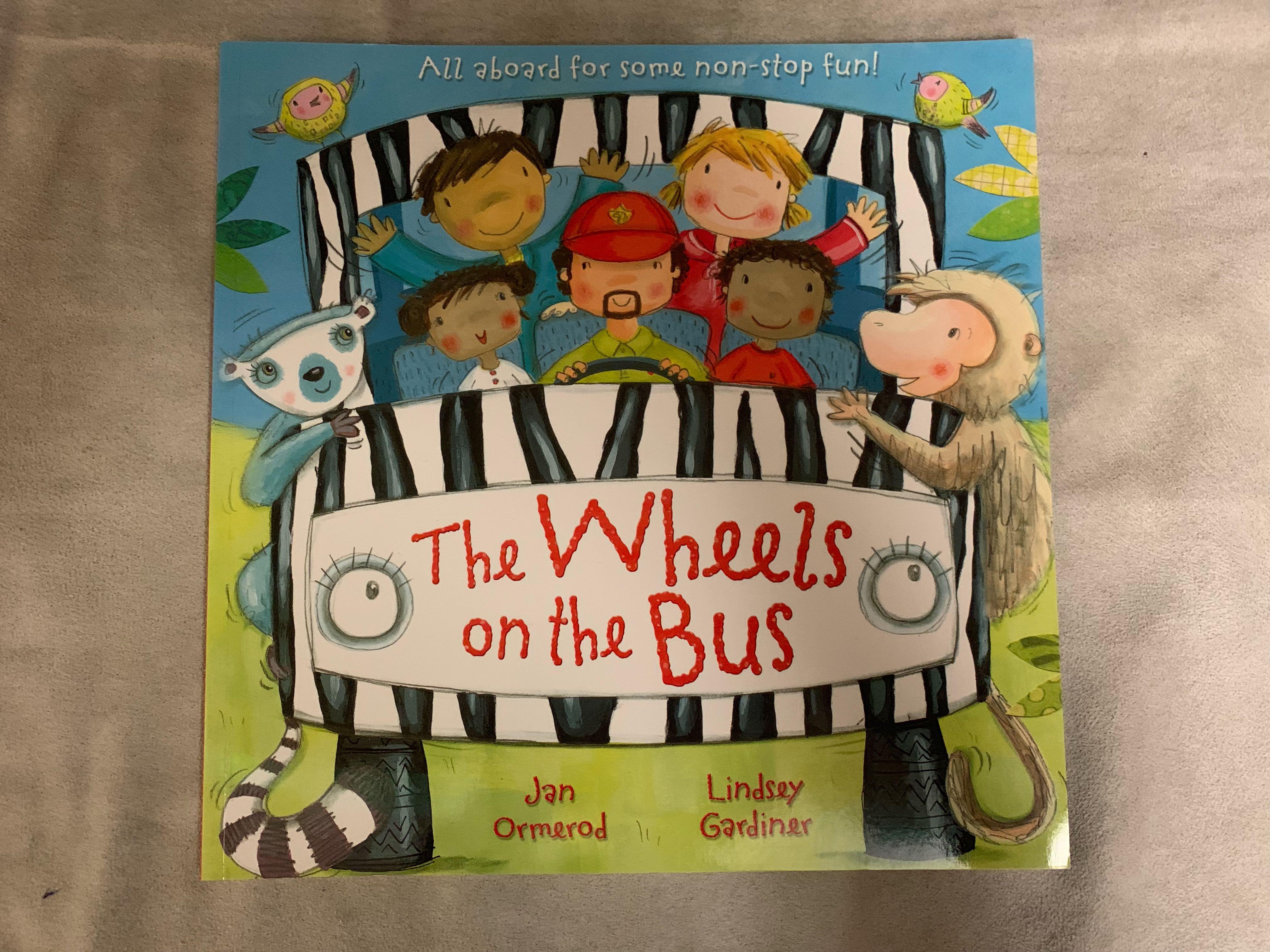 Wheel on the bus story set, 興趣及遊戲, 書本 & 文具, 兒童書籍 - Carousell