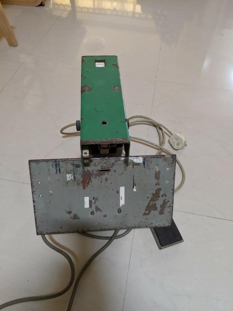 Book stapling machine, Hobbies & Toys, Stationery & Craft, Craft ...