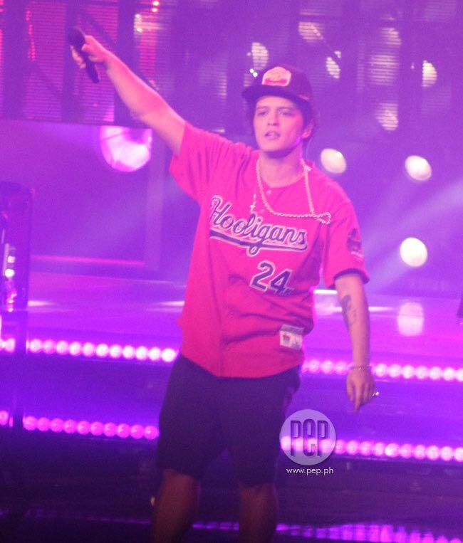 Bruno Mars - Red Hooligans Jersey, Men's Fashion, Activewear on Carousell