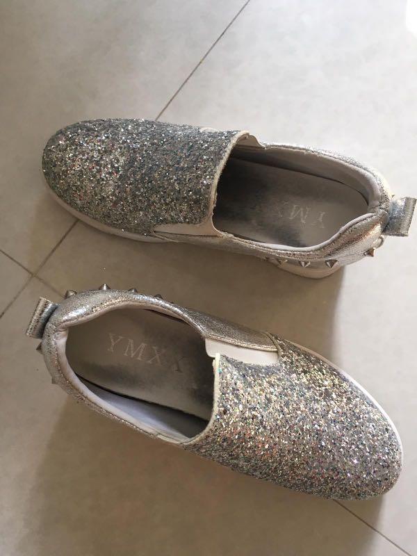 Silver blink shoe, Women's Fashion, Footwear, Sneakers on Carousell