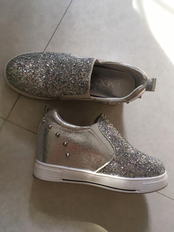 Silver blink shoe, Women's Fashion, Footwear, Sneakers on Carousell