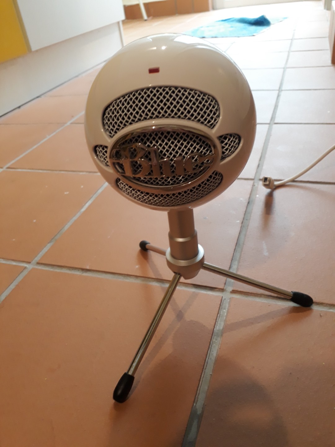 Snowball Ice Microphone, Audio, Headphones & Headsets on Carousell