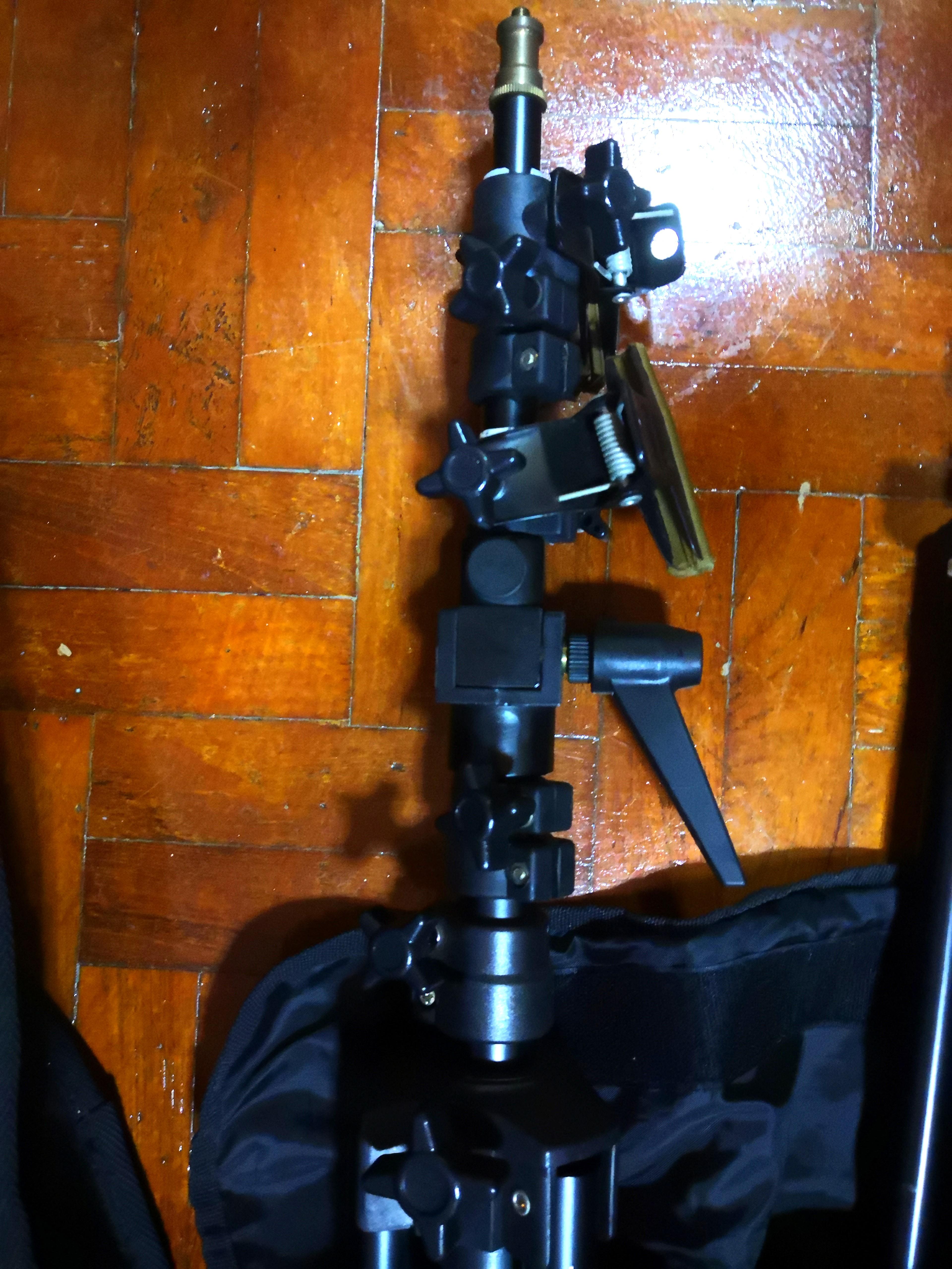 Light stand with boom arm, Mobile Phones & Gadgets, Mobile & Gadget ...