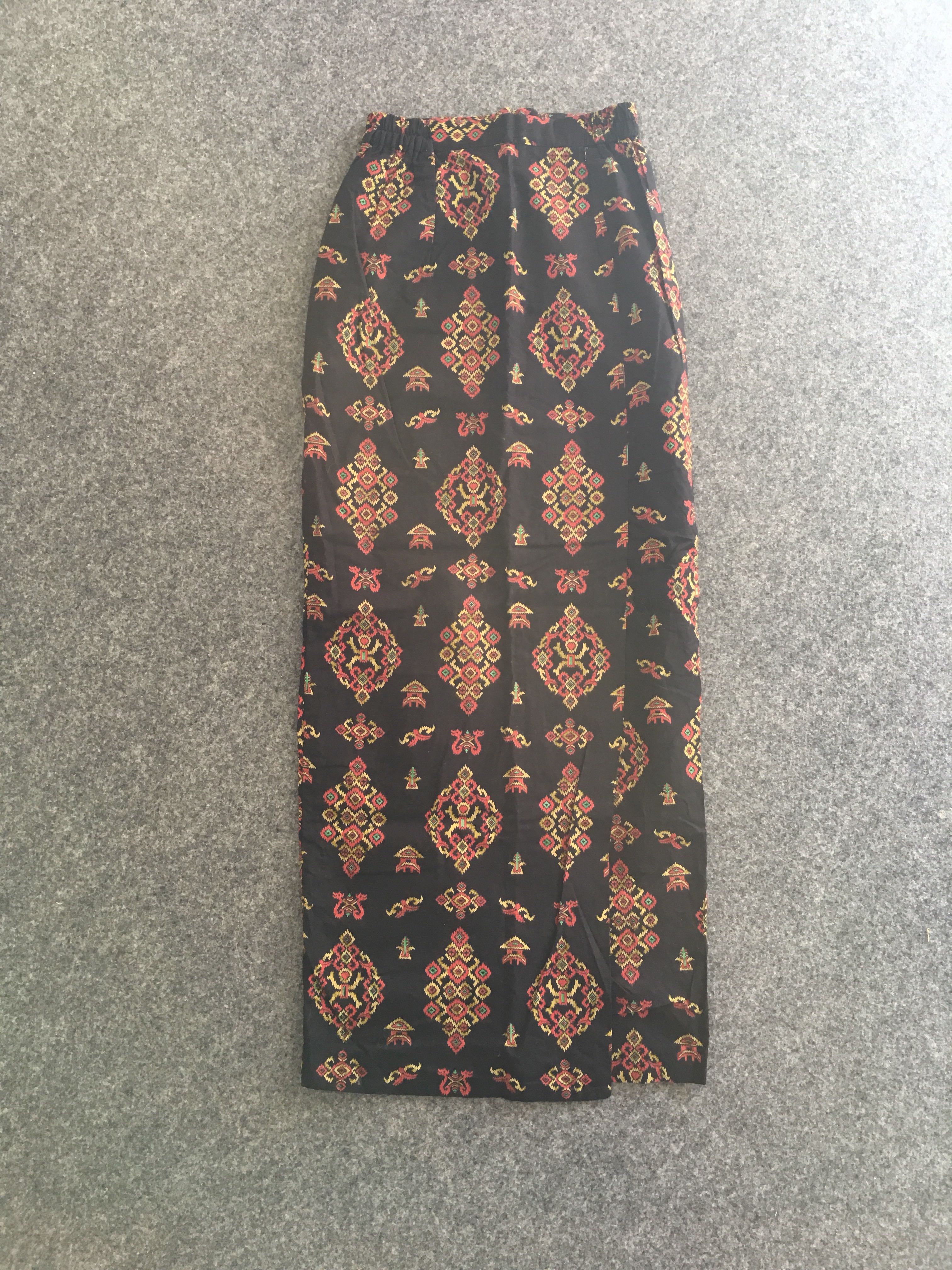 Rok kondangan batik menado, Fesyen Wanita, Pakaian Wanita, Bawahan di Carousell