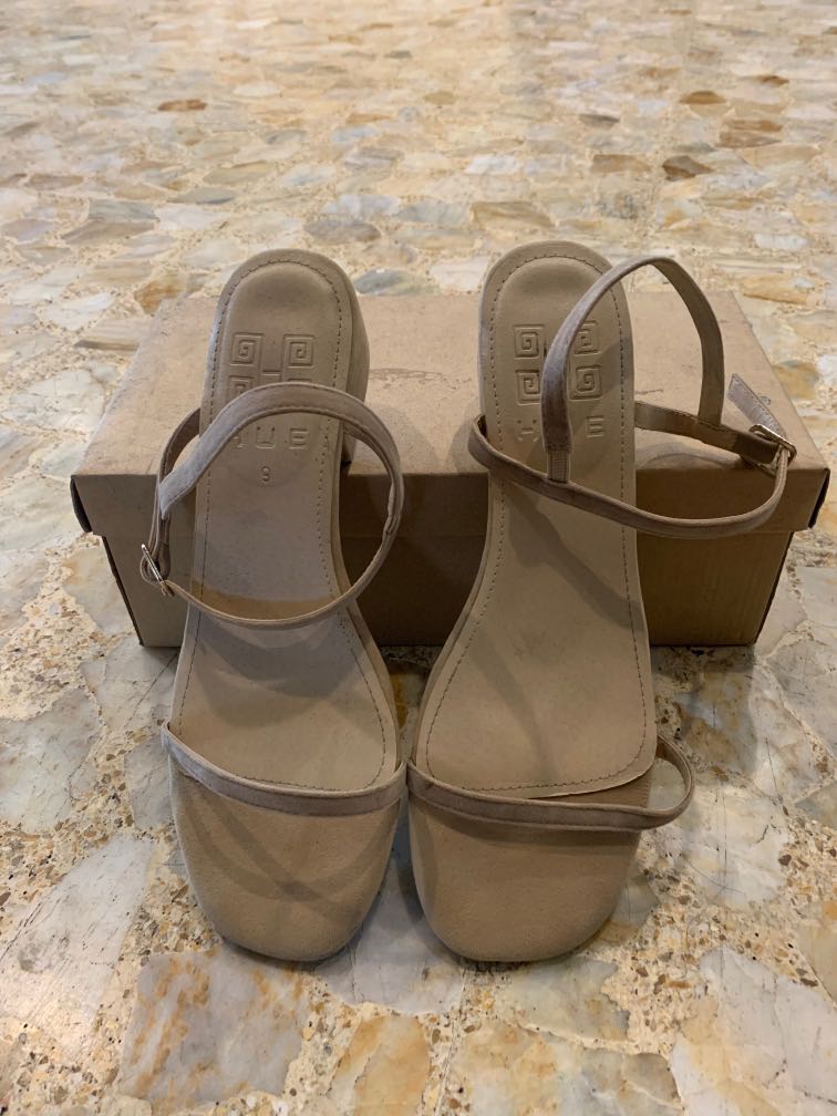 Hue Cora in Nude, Women's Fashion, Footwear, Heels on Carousell