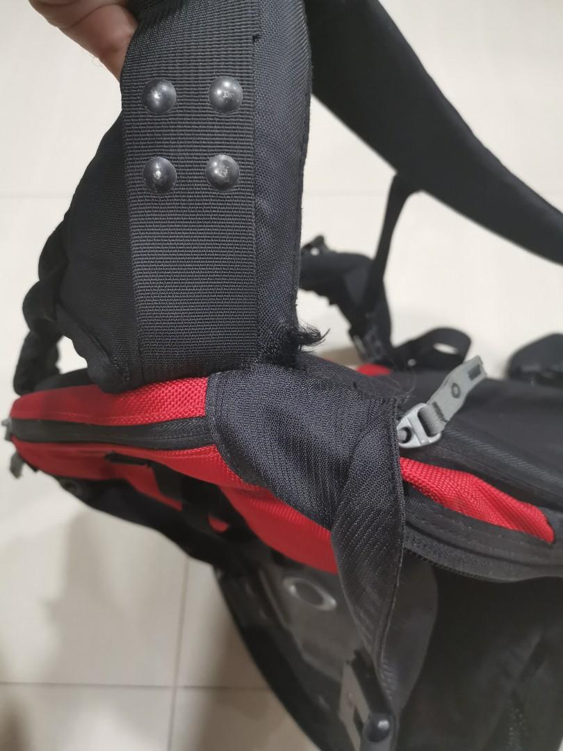 Oakley Icon 3.0L backpack, Men's Fashion, Bags, Backpacks on Carousell