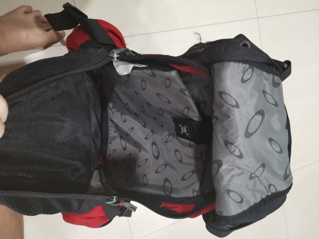 Oakley Icon 3.0L backpack, Men's Fashion, Bags, Backpacks on Carousell
