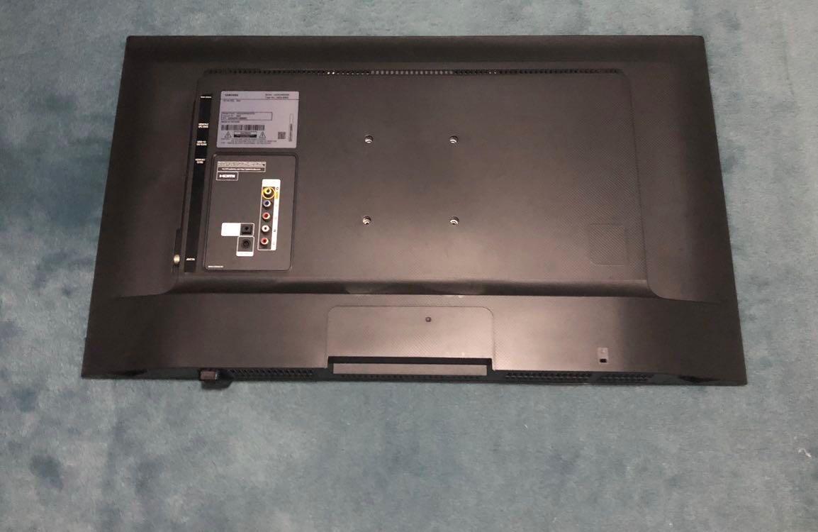 Samsung 32 Inch HD TV with wall mount bracket, TV & Home Appliances, TV ...