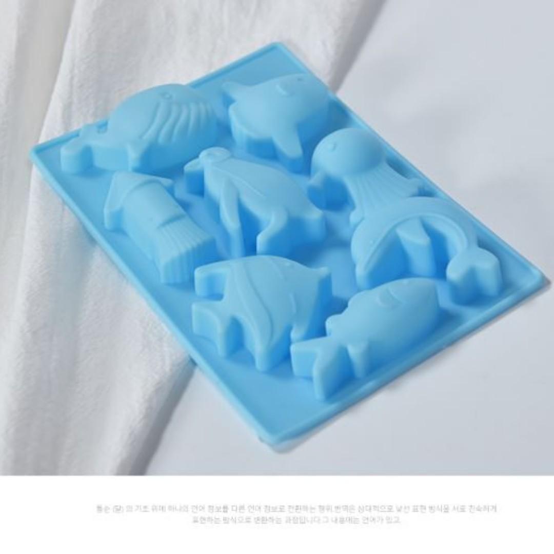 Sea aquatic animals dolphin whale penguin fish cuttlefish jelly ...