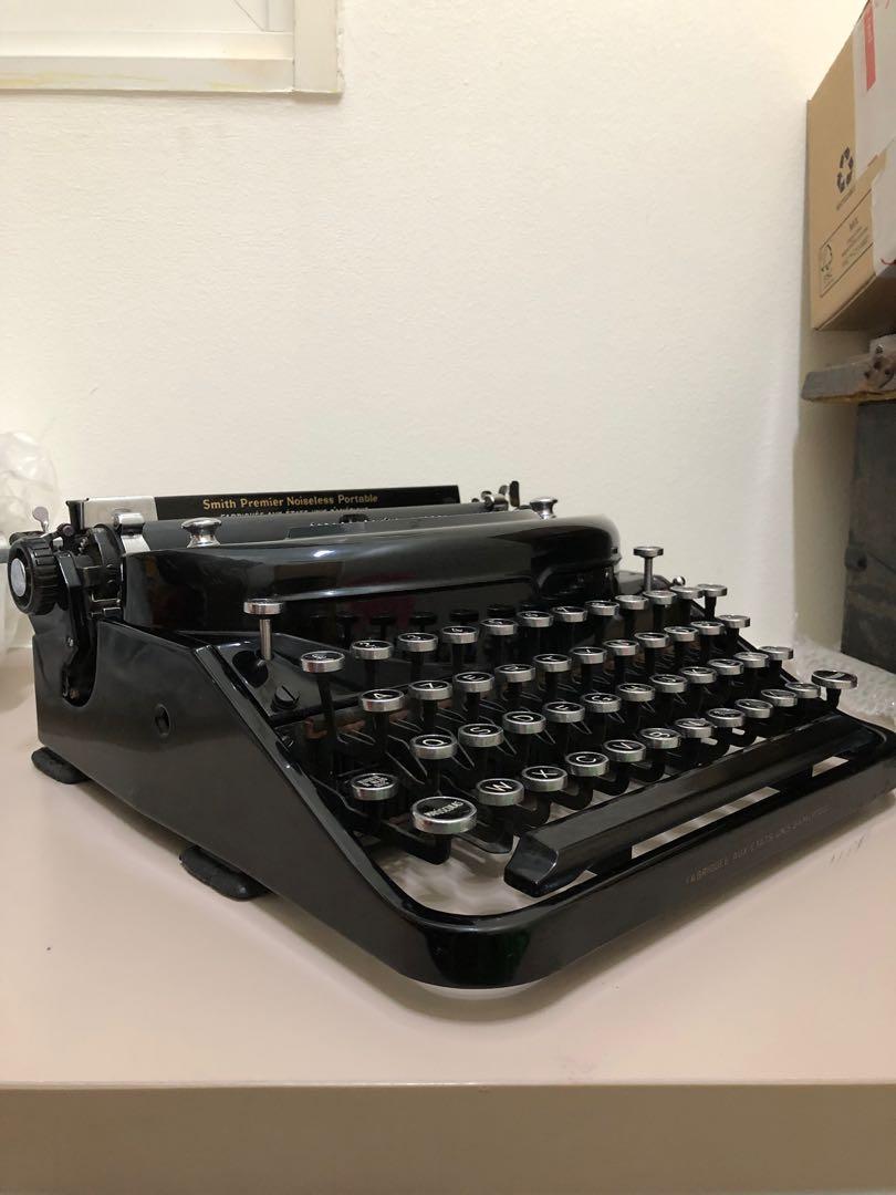 1938 Smith Premier Noiseless Typewriter (French Keyboard), Hobbies ...