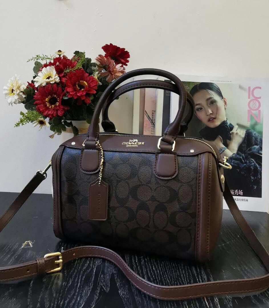 Coach Mini Bennett, Women's Fashion, Bags & Wallets, Clutches on Carousell