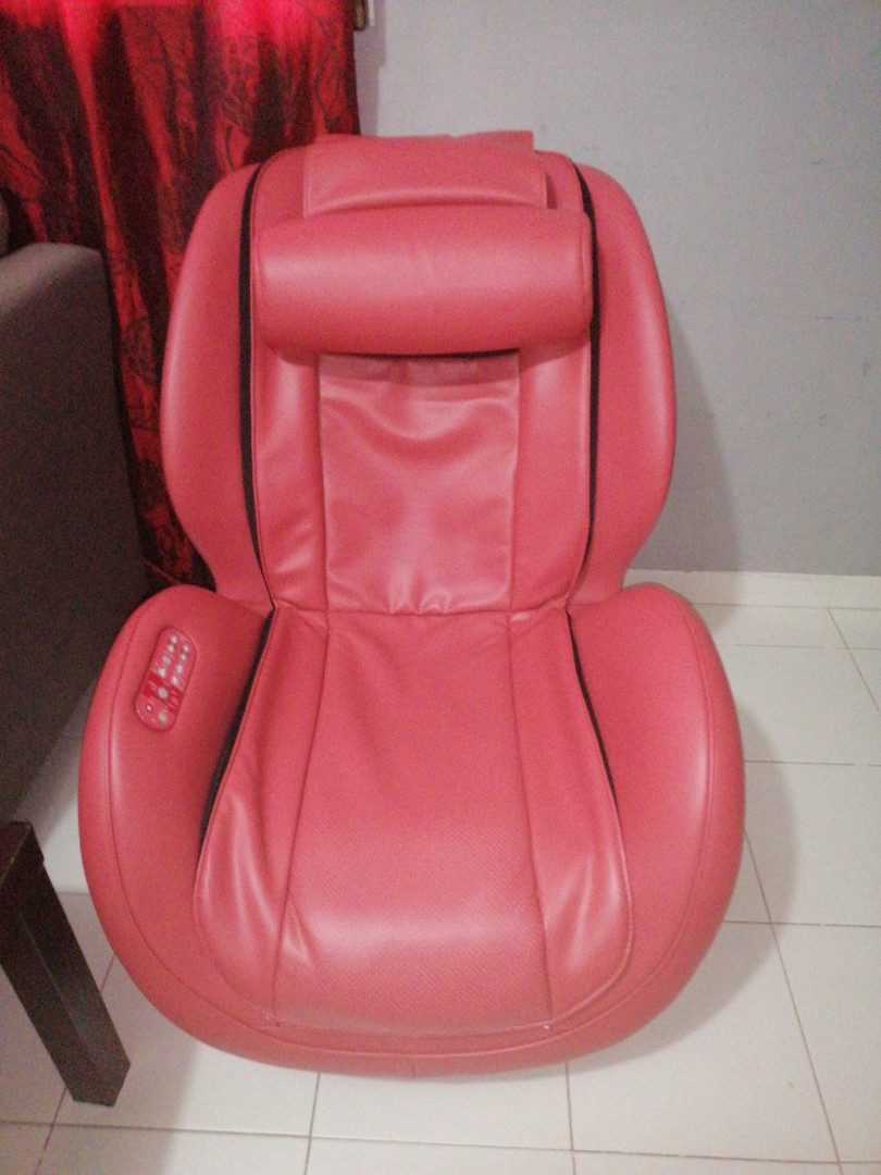 Osim MASSAGE CHAIR, Furniture & Home Living, Furniture, Chairs on Carousell