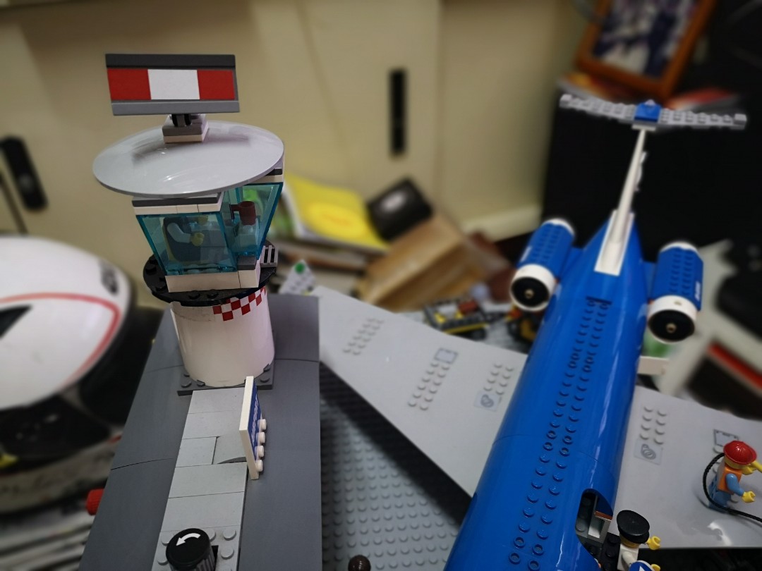 LEGO CITY 60104 AIRPORT, Hobbies & Toys, Collectibles & Memorabilia ...