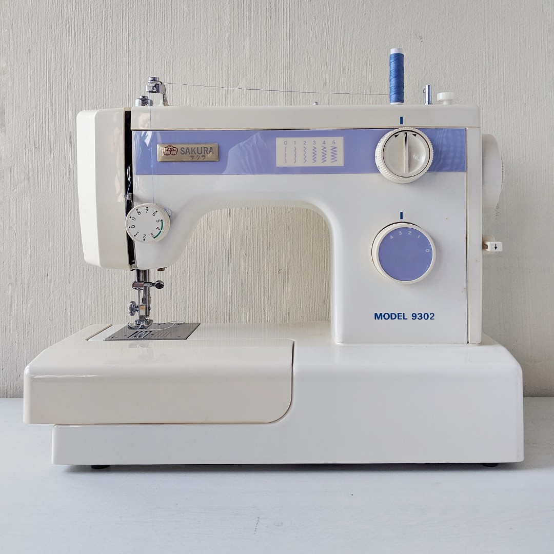 Sakura 9302 Sewing Machine, Hobbies & Toys, Stationery & Craft, Craft ...