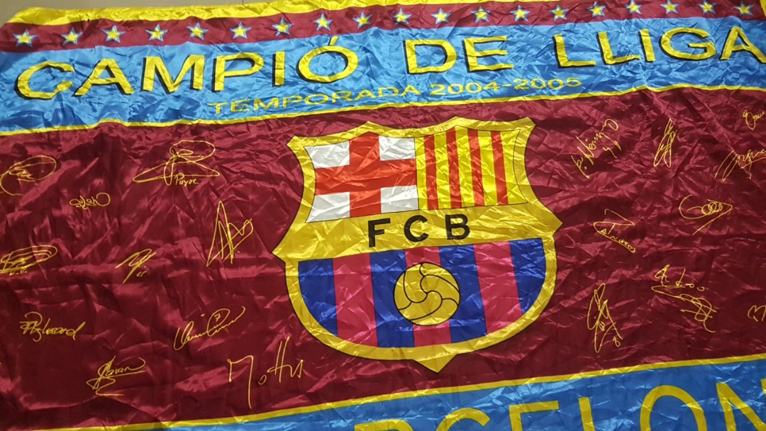 Bina kain complete sign player, Men's Fashion, Activewear on Carousell