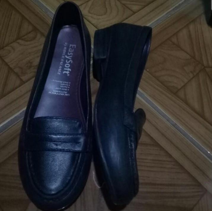 Easy soft shoes, Women's Fashion, Footwear, Flats & Sandals on Carousell