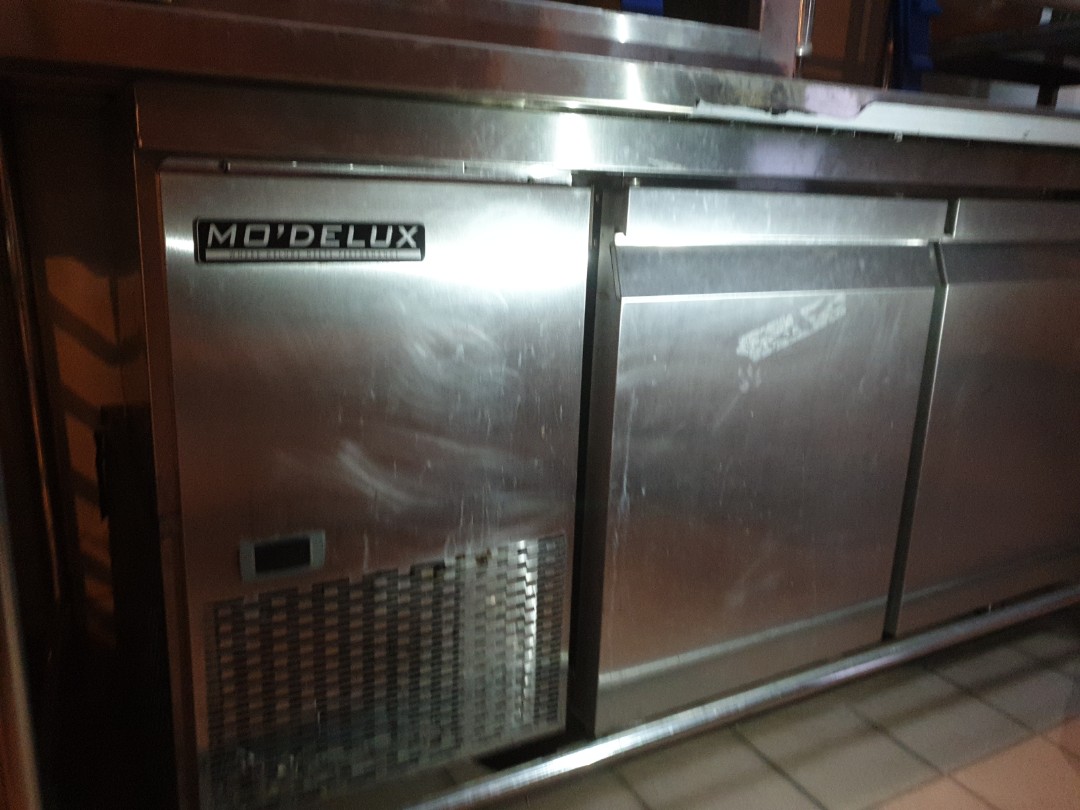 Modelux 2 door counter top chiller, Everything Else on Carousell