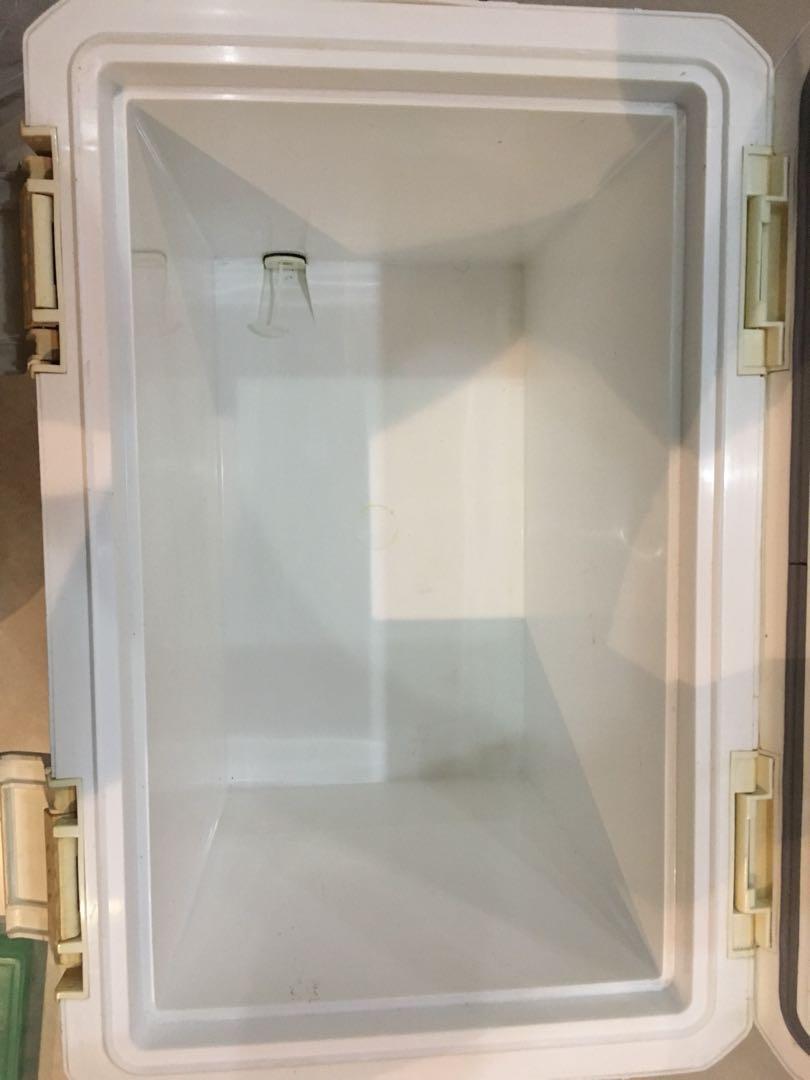 Shimano fishing / fish cooler box, Everything Else on Carousell