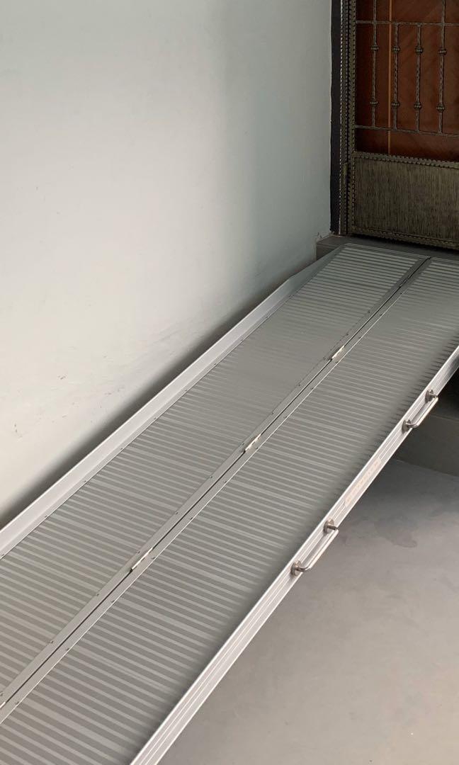 Portable Bi-fold Wheelchair Ramp for Multi-steps in HDB , Health ...