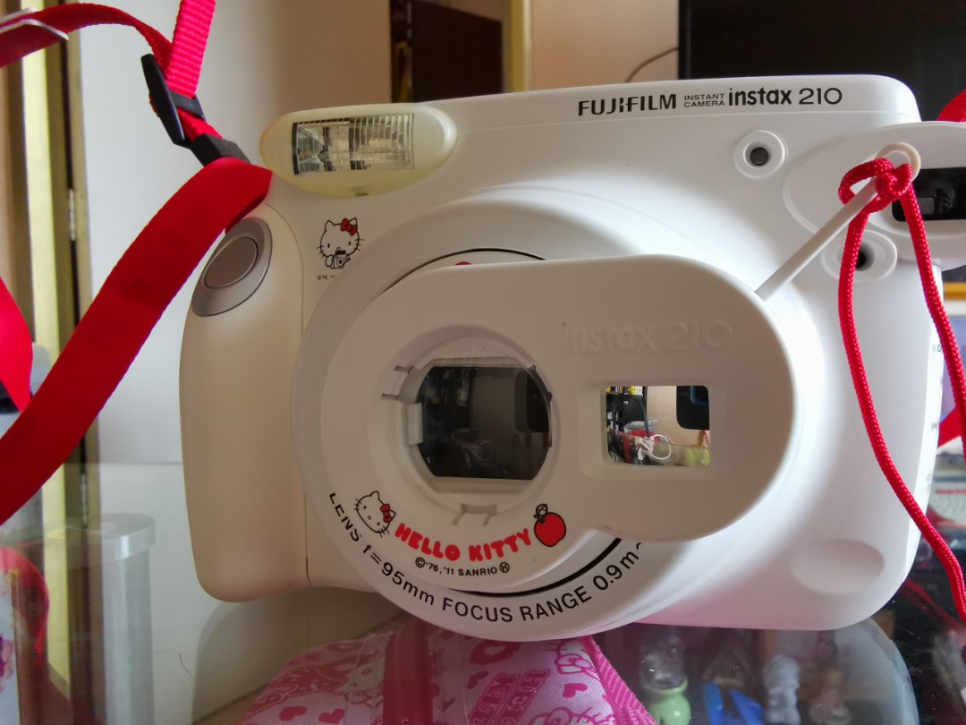 HELLO KITTY FUJI FILM INSTAX 210, Photography, Cameras on Carousell