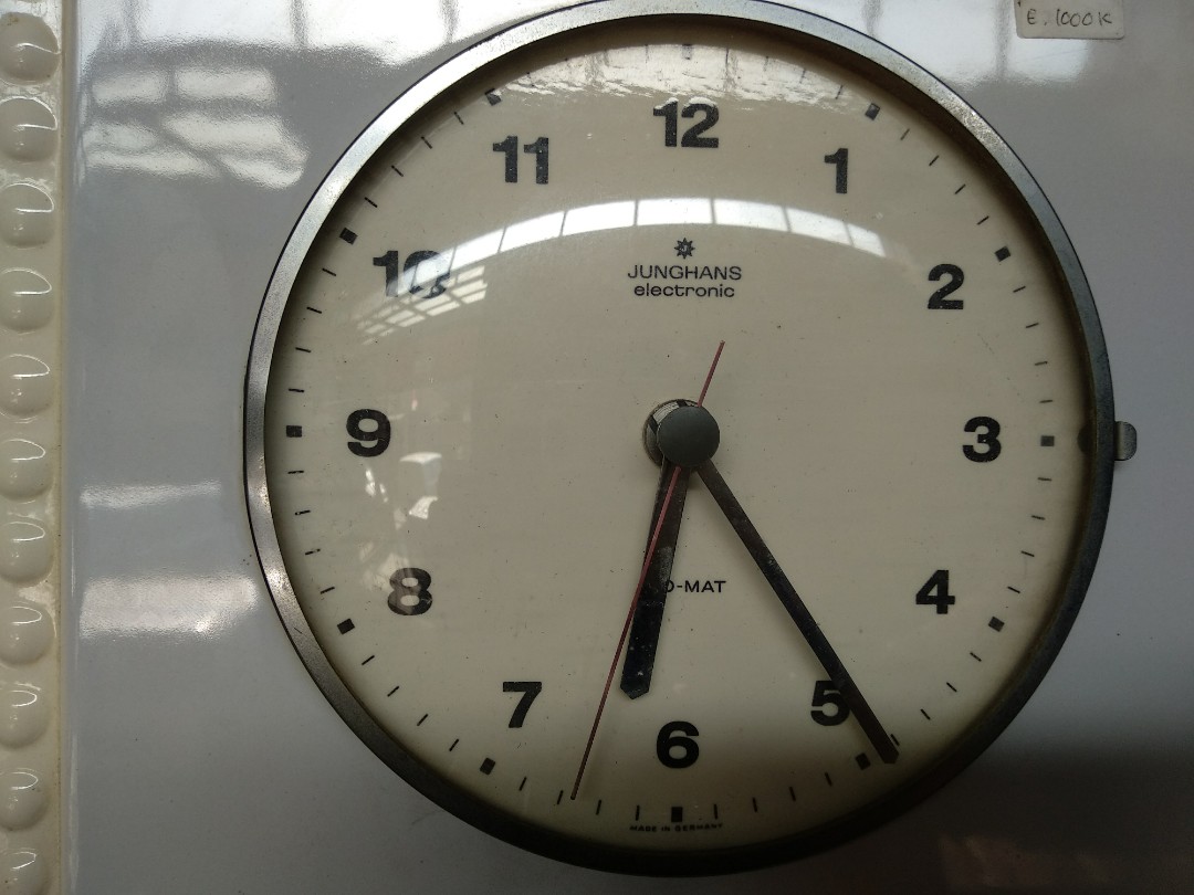 Jam Dinding Junghans Ceramic, Antik, Jam & Perhiasan di Carousell