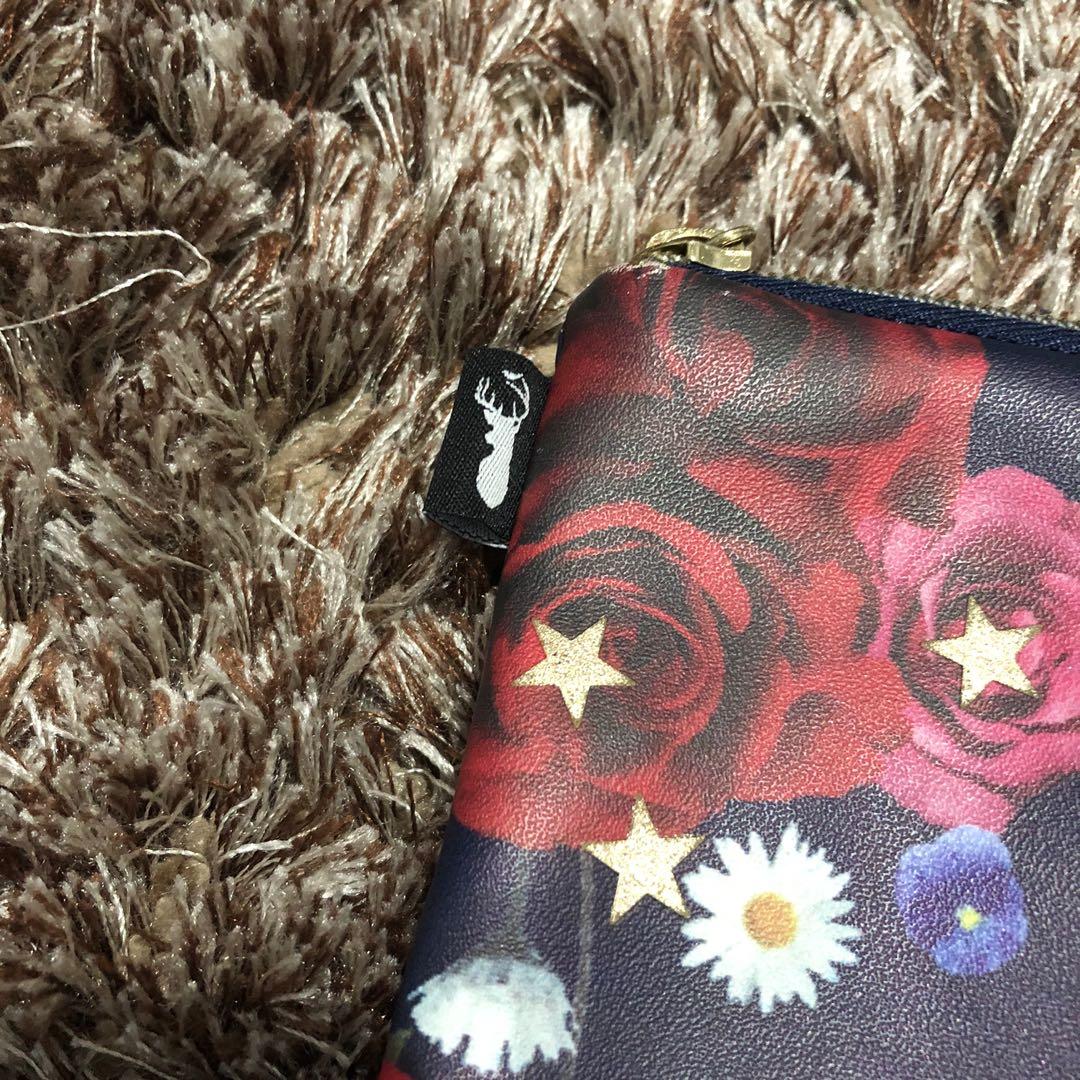 Typo x Snow White Pouch, Barang Mewah, Tas & Dompet di Carousell