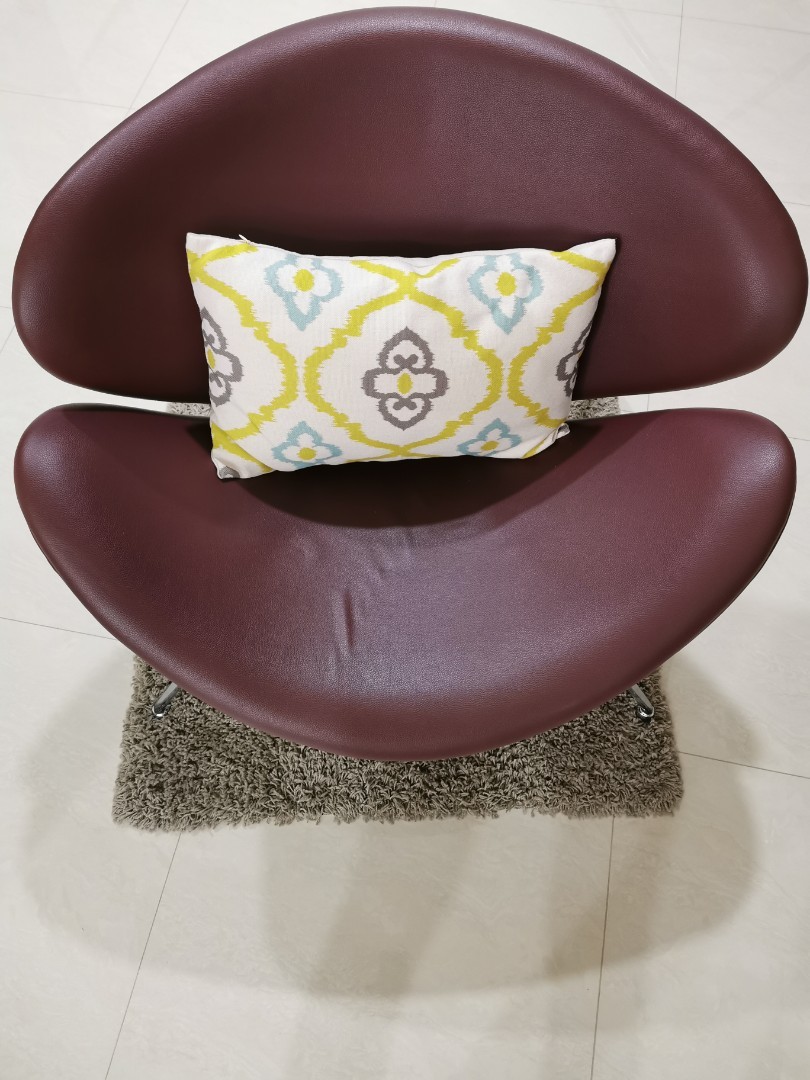 Lips Lounge Chair, Furniture & Home Living, Furniture, Chairs on Carousell