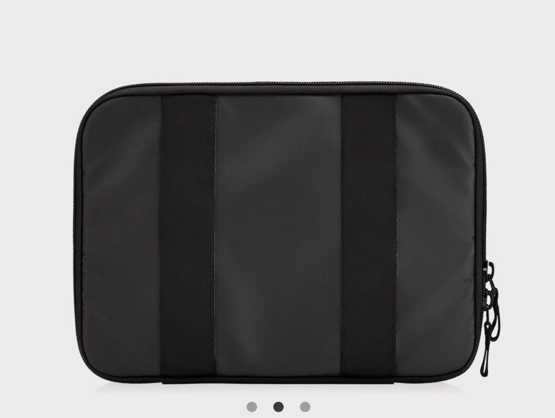 Crumpler Laptop Case / Sleeve (13 inch), Luxury, Bags & Wallets on ...