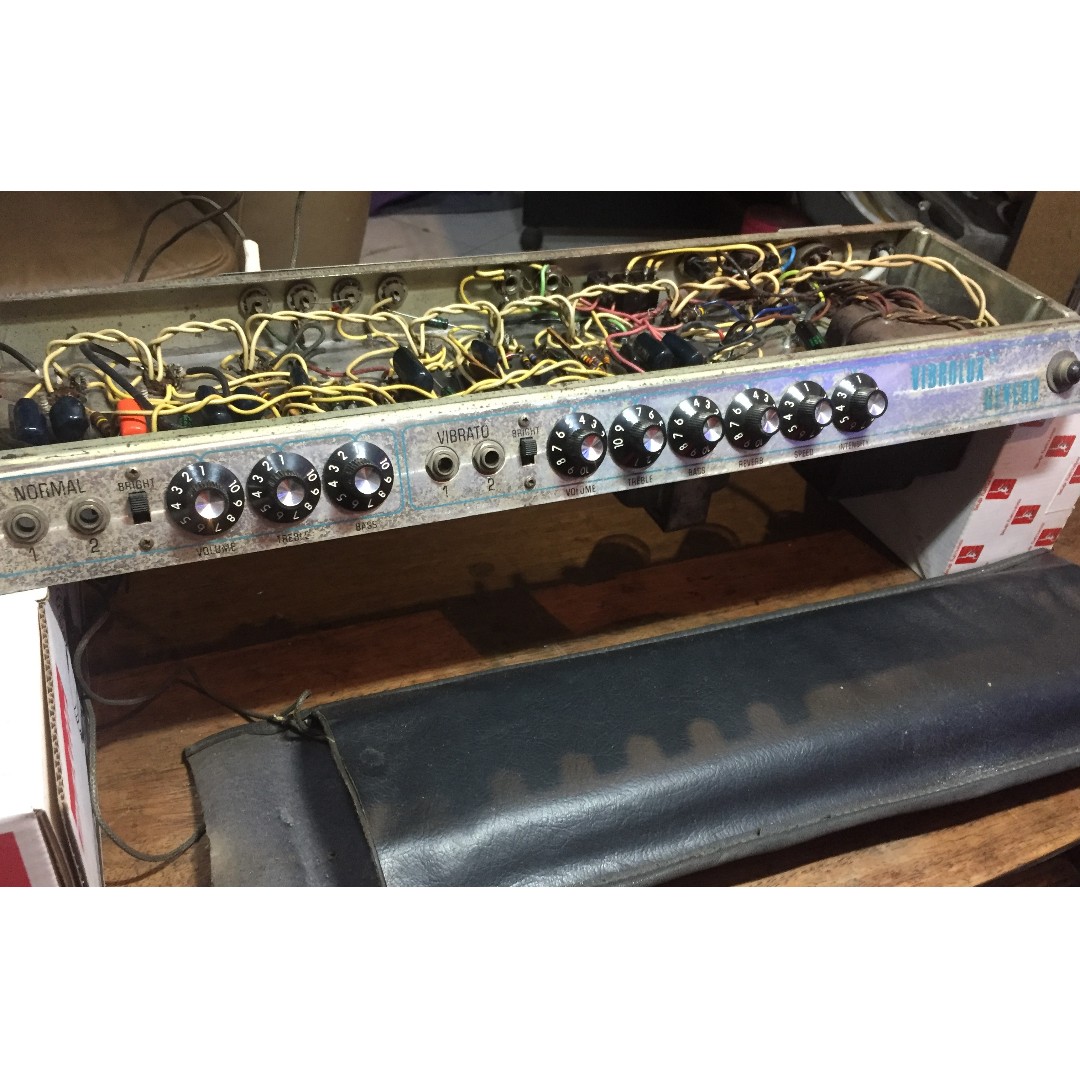 Fender Vibrolux Reverb 1973 amp chassis only, Hobbies & Toys, Music ...