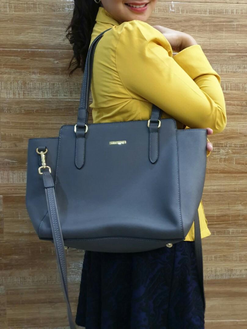 ELSA VERONI BAG, Women's Fashion, Bags & Wallets, Beach Bags on Carousell