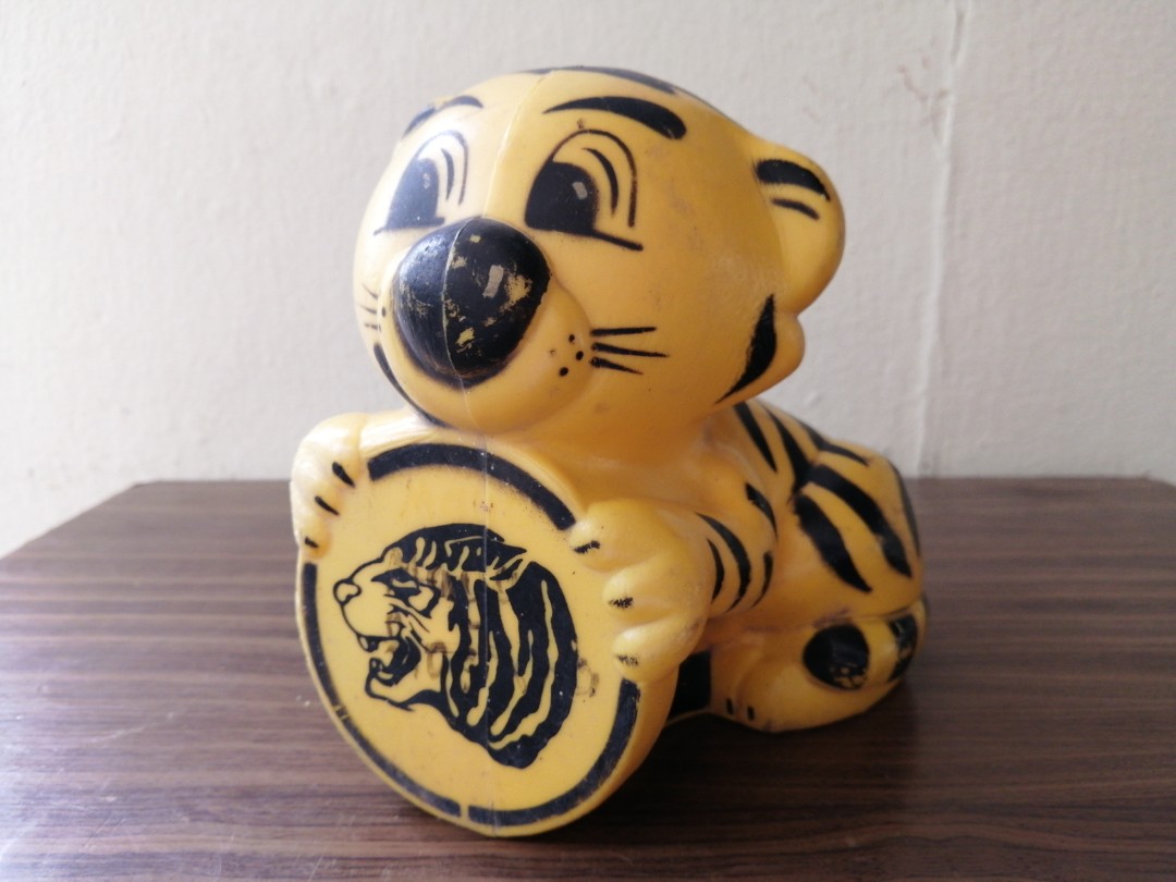 Vintage Maybank Tiger Coin Bank, Hobbies & Toys, Memorabilia ...