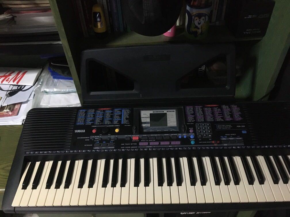 Yamaha Keyboard (PSR-220), Hobbies & Toys, Music & Media, Musical Instruments on Carousell
