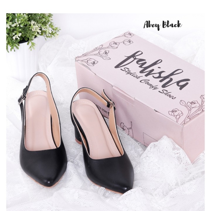 Sepatu heels hitam, Fesyen Wanita, Sepatu di Carousell