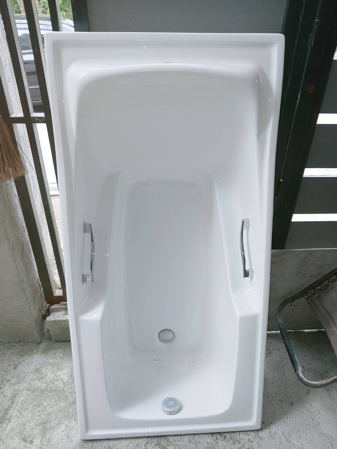 HCG Bathtub, Furniture & Home Living, Bathroom & Kitchen Fixtures on ...