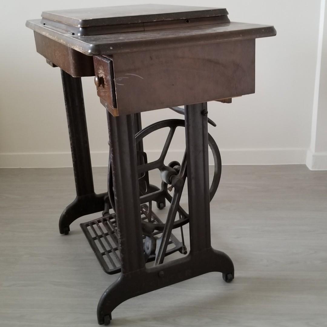 Vintage 1960 Original Singer sewing machine stand, Hobbies & Toys ...