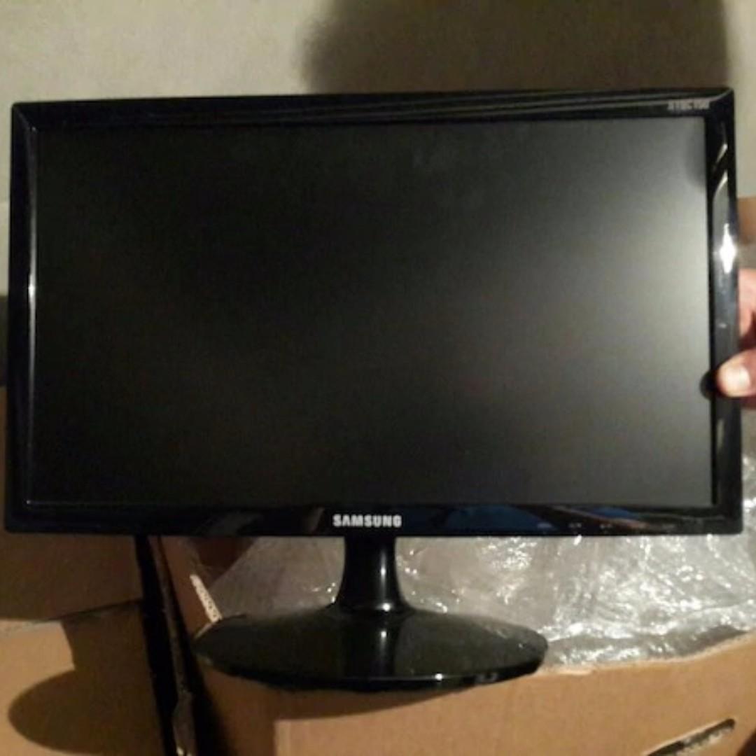 6 Pcs Samsung LED monitor 19 inch Wallmountable w/ adaptor, Computers ...