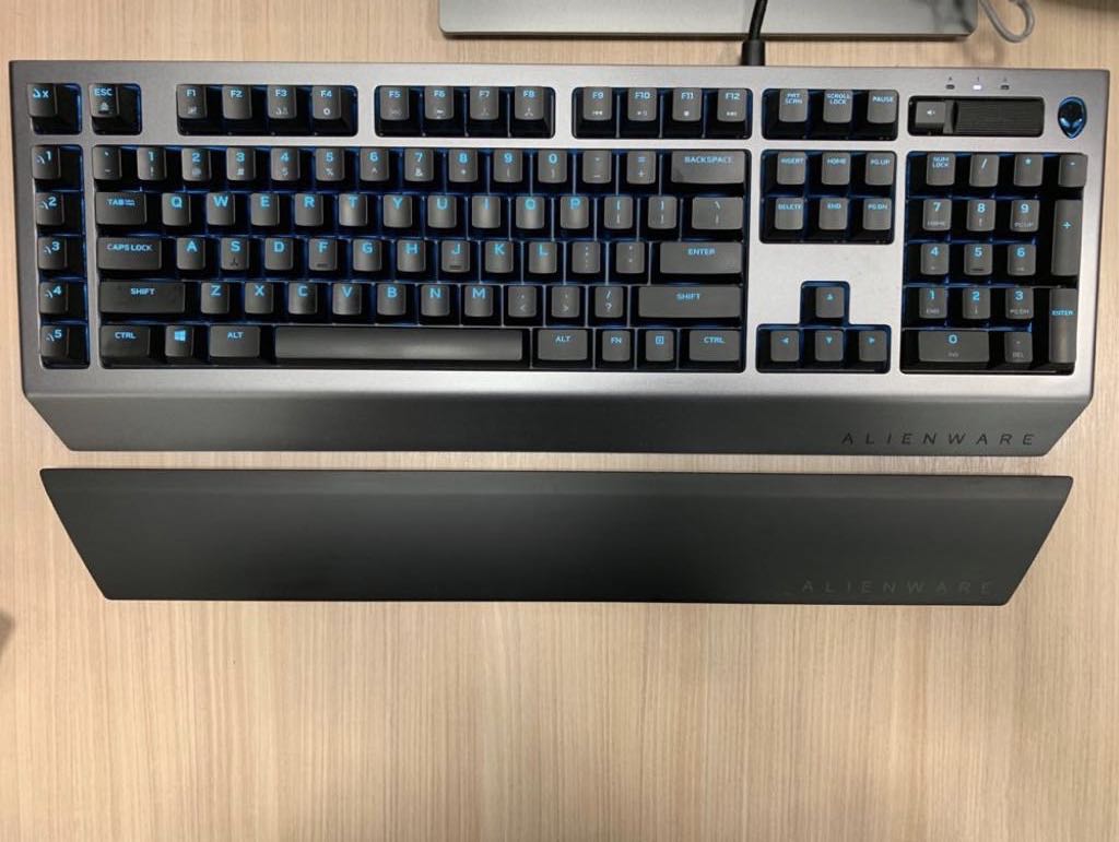 Alienware AW768 RGB mechanical gaming keyboard with magnetic arm rest ...