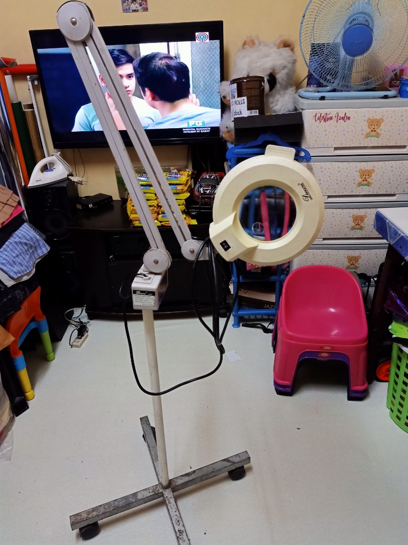 Dermatek Magnifying Facial Lamp, Beauty & Personal Care, Face, Face ...