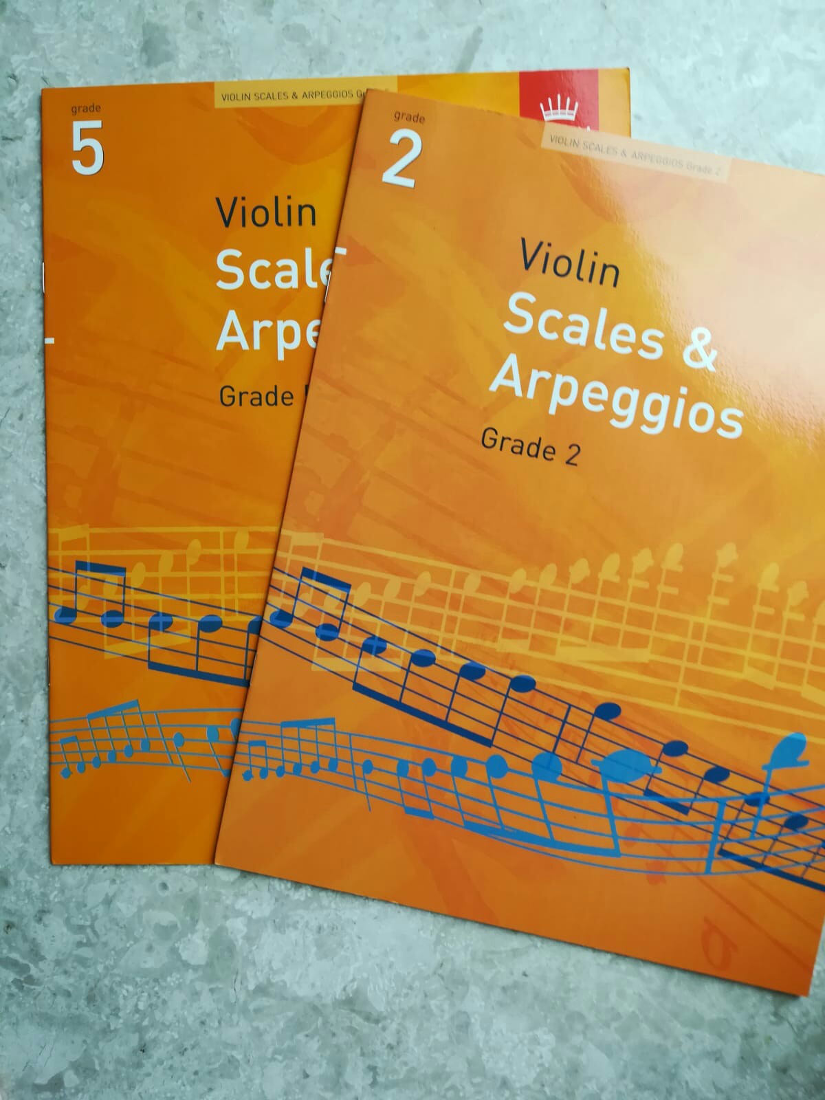 ABRSM Violin Scale & Arpeggios (Grade 2 &5), Hobbies & Toys, Music ...