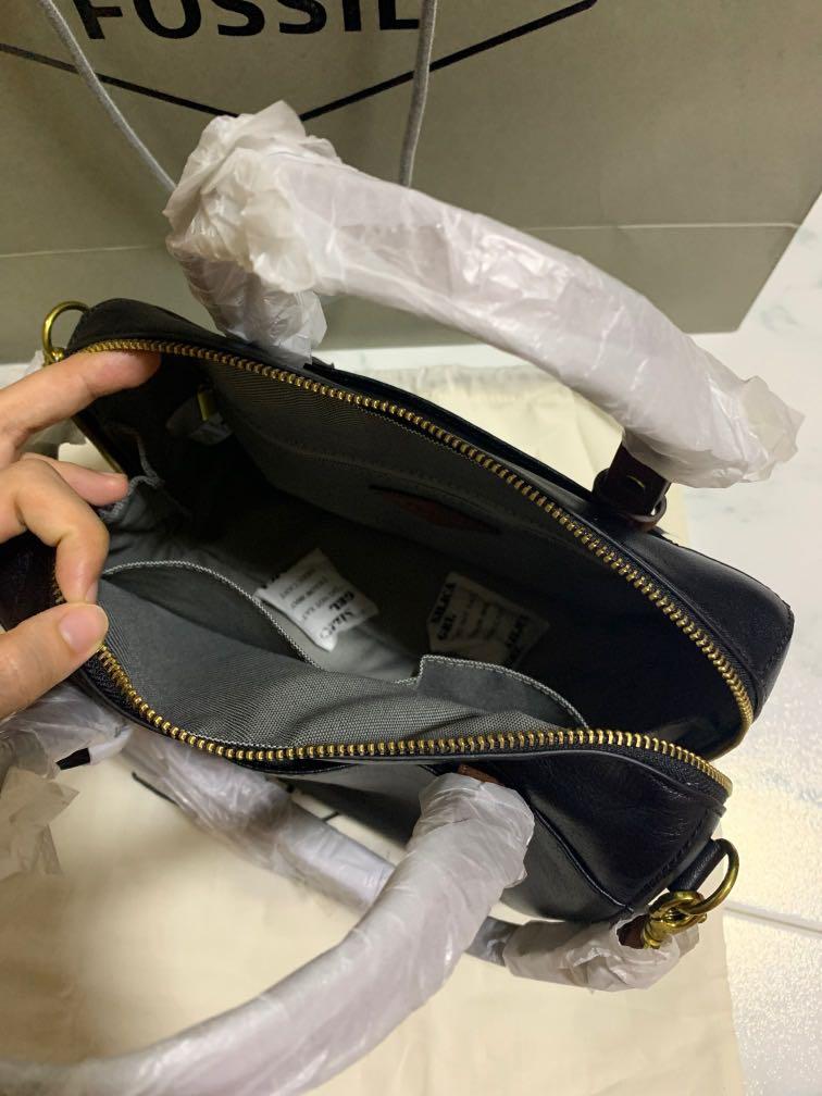 Fossil Rachel Sachet - Black leather, Women's Fashion, Bags & Wallets ...