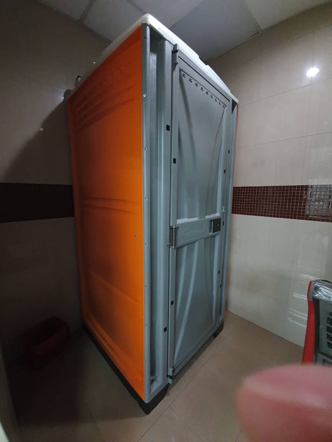 Portable Toilet Portalet, Furniture & Home Living, Bathroom & Kitchen ...
